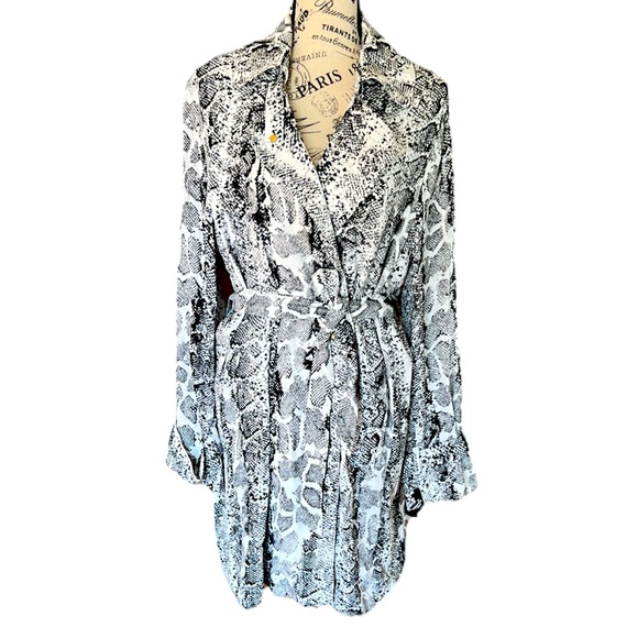 Peter Nygard | Jackets & Coats | Peter Nygard Snake Python Print White ...